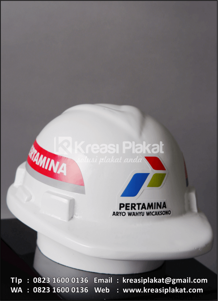 Souvenir Helm Resin Pertamina | Kreasi Plakat