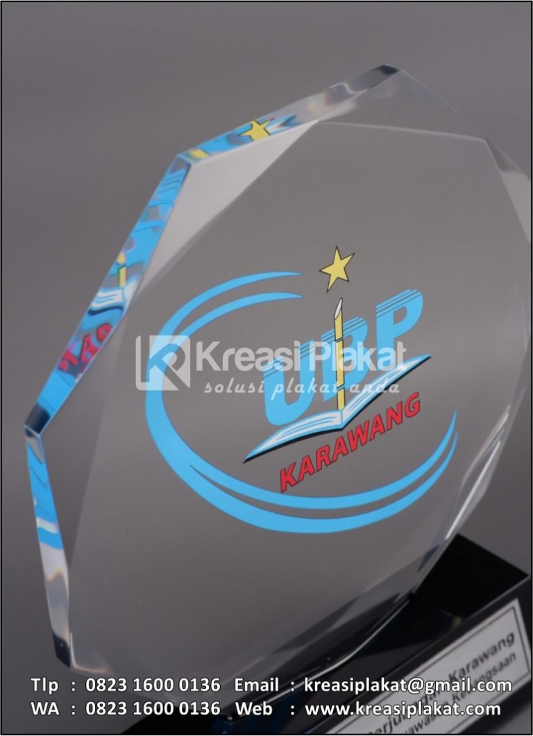 Plakat Akrilik UBP Karawang | Kreasi Plakat
