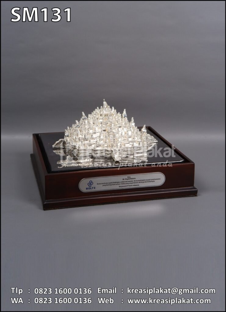 Souvenir Miniatur Candi Borobudur | Kreasi Plakat