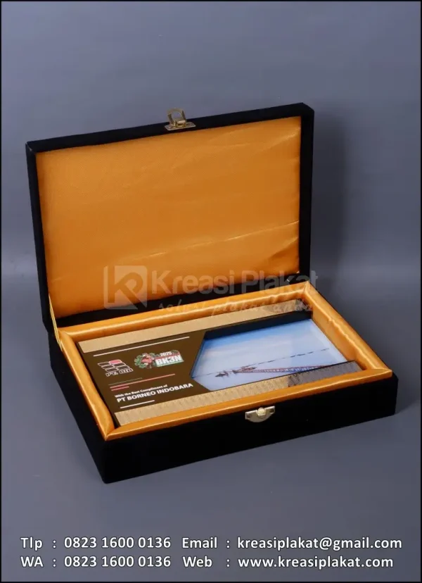 Plakat Kayu Akrilik PT Borneo Indobara